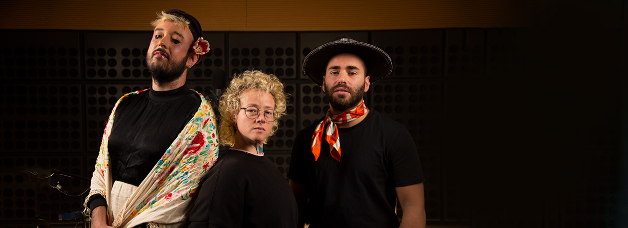 Fado Bicha canta Celeste Rodrigues na Antena 1 | Antena 1 - RTP