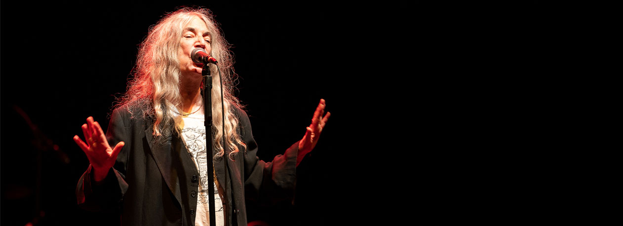 Um novo festival traz Patti Smith, Maria João e Camané ao CCB | RTP ...