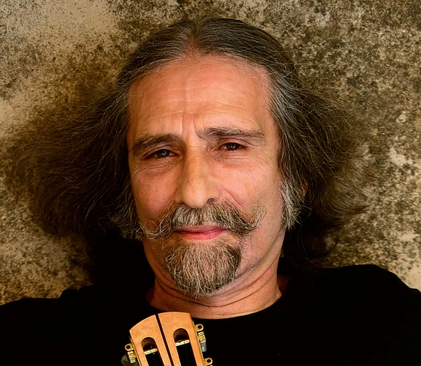 Júlio Pereira: "Rasgar" | Antena 1 - RTP