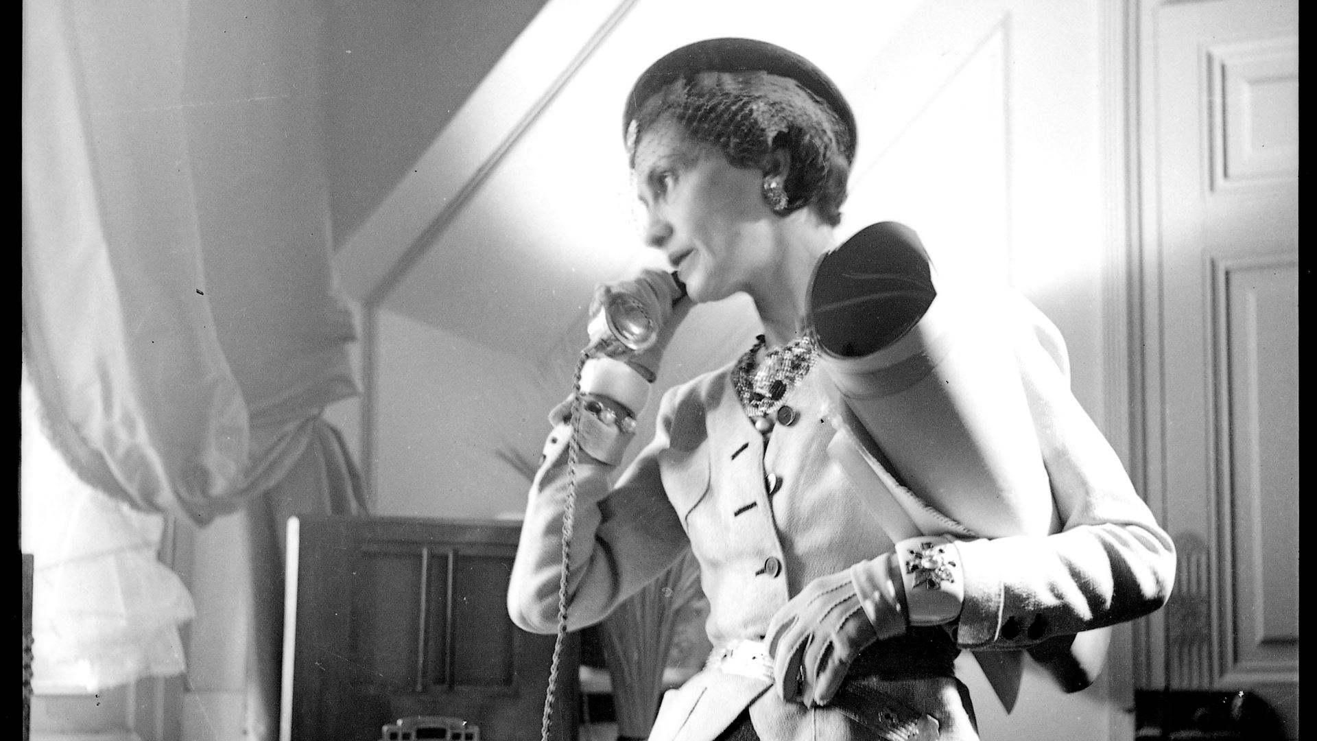 "Mortinhos por Sair de Casa": além da moda, a defesa do respeitinho e ...