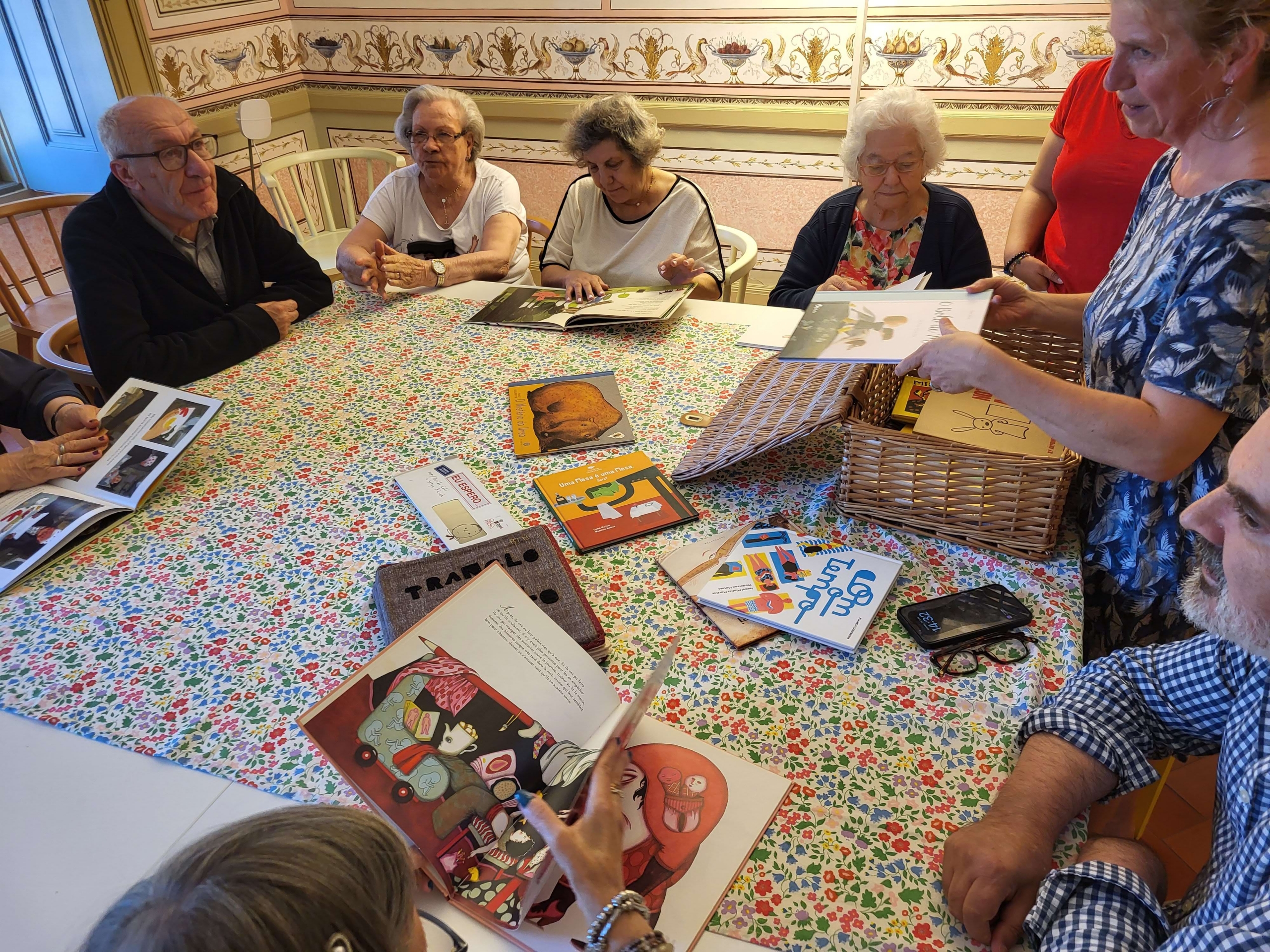 Reportagem "A1 Doc": um clube de leitura que não deixa ninguém de fora | Antena 1 - RTP