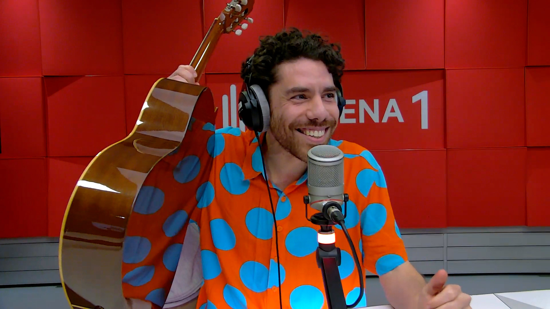 Leo Middea entrevista Luca Argel | Antena 1 - RTP