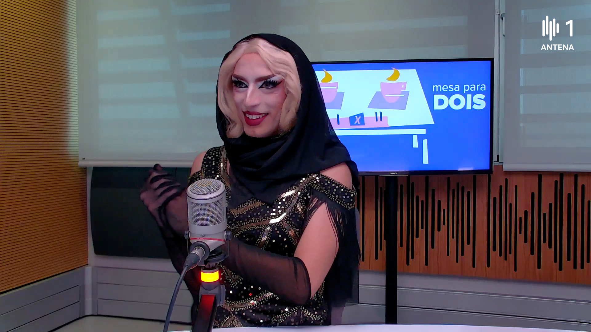 A drag queen Sincera Mente: à conversa com a "inimiga nacional da vergonha" | Antena 1 - RTP